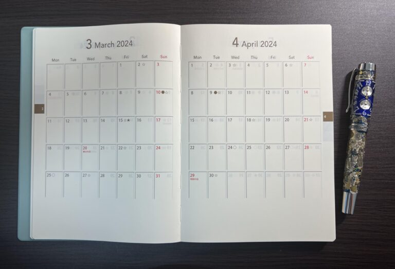 FOCUS手帳の中身は？2024年版を実際にFOCUS EiTO手帳を入手してみた | コラージュ手帳公式ブログ – 手帳に合う文具のおすすめブログ-COLLAGE TECHO-