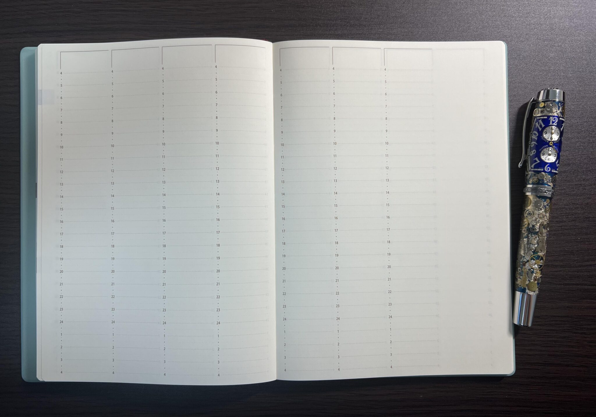 FOCUS手帳の中身は？2024年版を実際にFOCUS EiTO手帳を入手してみた | コラージュ手帳公式ブログ – 手帳に合う文具のおすすめブログ-COLLAGE TECHO-